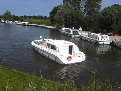 Norfolk Broads pubs, restaurants & shops on the River Ant
